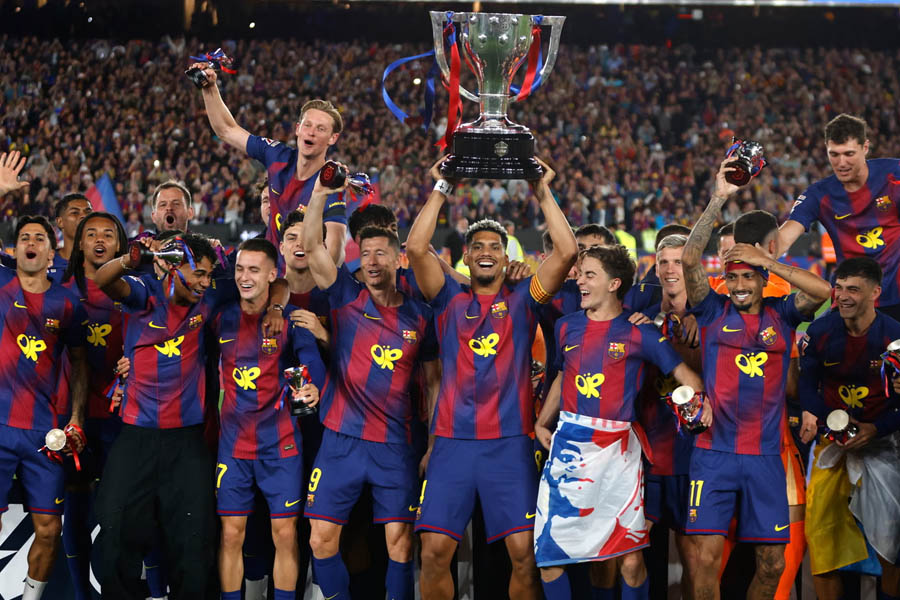 "Campeones, Campeones": Rashford's Free-Kick Seals Title as Barcelona ...